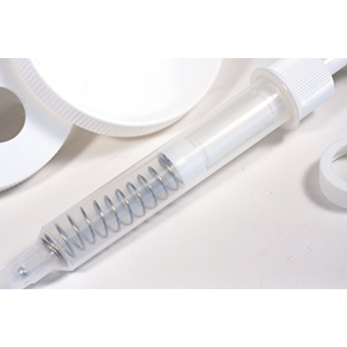 Carlisle FoodService Products Universal Condiment Pump/Dispenser Kit with 5 Lids, White