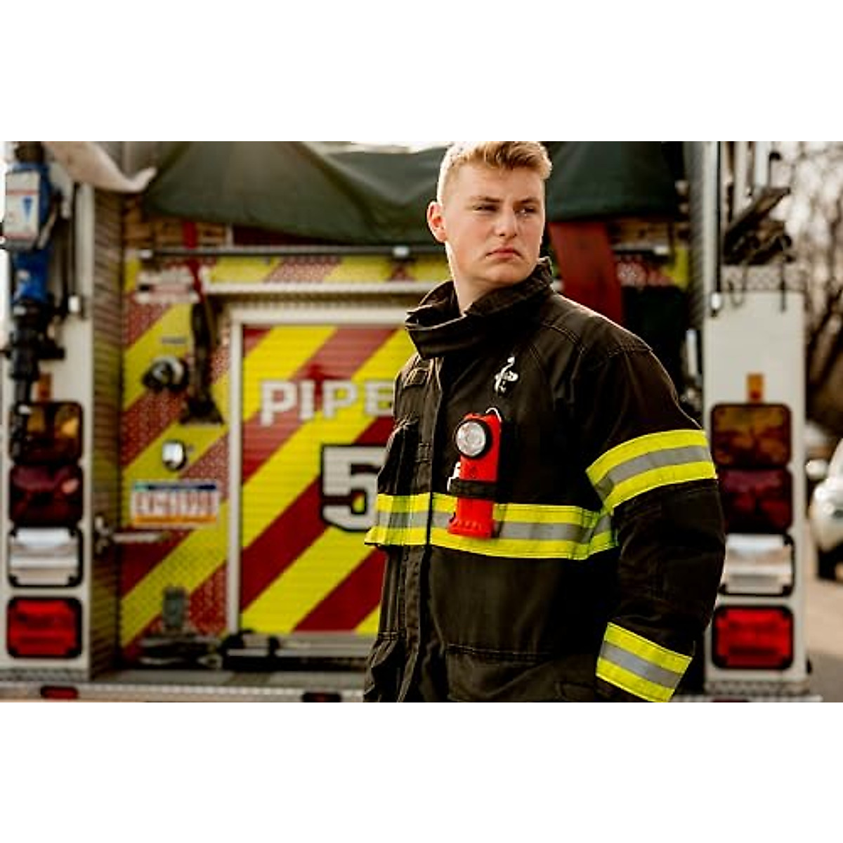 Streamlight 90244 Survivor X USB 250-Lumen USB Rechargeable Right-Angle Firefighter's Flashlight With SL-B26 Battery Pack, Yellow