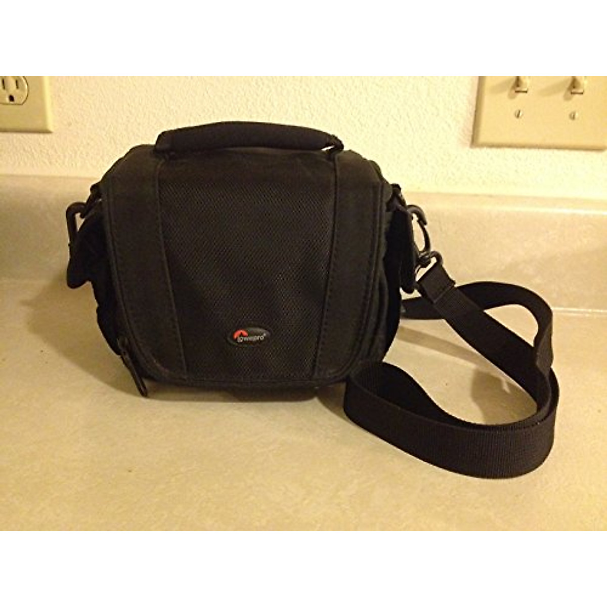 Olympus PEN E-PM1 12.3MP Interchangeable Camera with CMOS Sensor, 3-inch LCD and 14-42mm II Lens (Black) (Old Model)