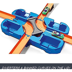 Hot Wheels Track Builder Playset, Deluxe Stunt Box with 25 Component Parts & 1:64 Scale Toy Car [Amazon Exclusive]
