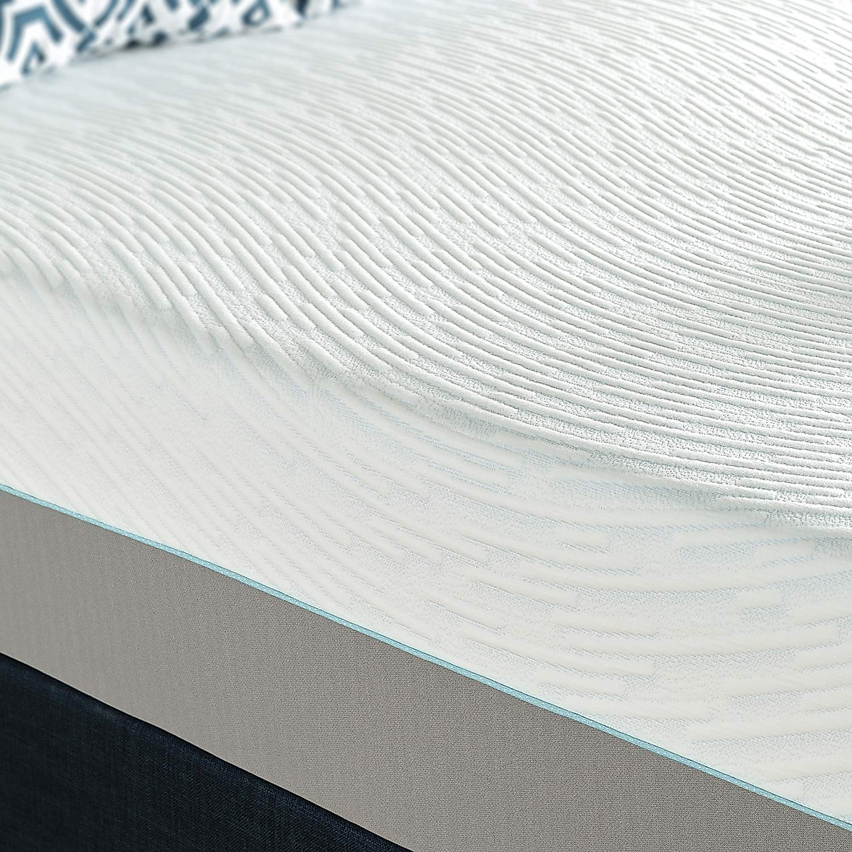 Zinus 13 Inch Green Tea Pressure Relief Memory Foam Mattress/Zoned Airflow Design/CertiPUR-US Certified/Bed-in-a-Box, Queen