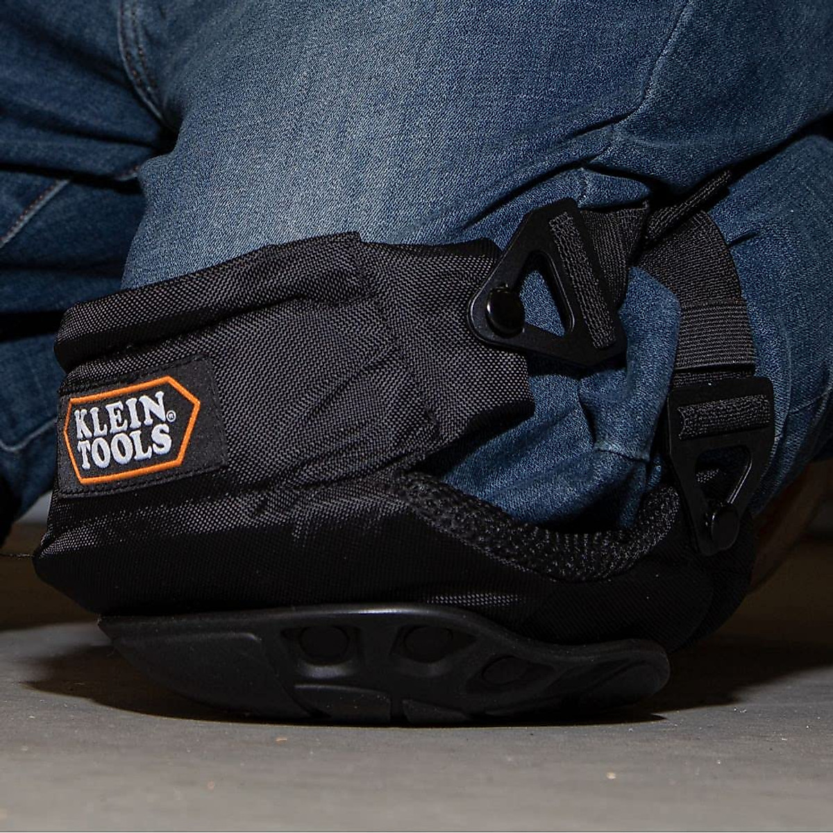 Klein Tools 60344 Knee Pads, Hinged Gel Knee Pads with Slip Resistant Rubber Caps, Quick-Release Clips and Adjustable Straps, Black