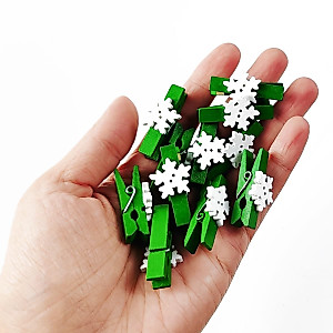 ROYHOO 60PCS 1.38” Christmas Wood Clips Xmas Snowflake Clothespins DIY Photo Pegs Hanging Clips for Party Favors Home School Art Craft Decor (Green)
