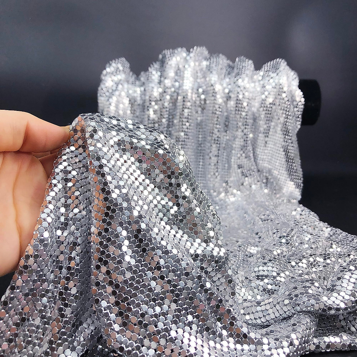 OQINGNA 45x40cm Sparkly Metal Mesh Fabric Chainmail Jewelry Metallic Cloth Sequined Craft Fabric Cuttable for Clothing Bag Making Party Shoes Decorations Accessories (Silver 45x40cm)