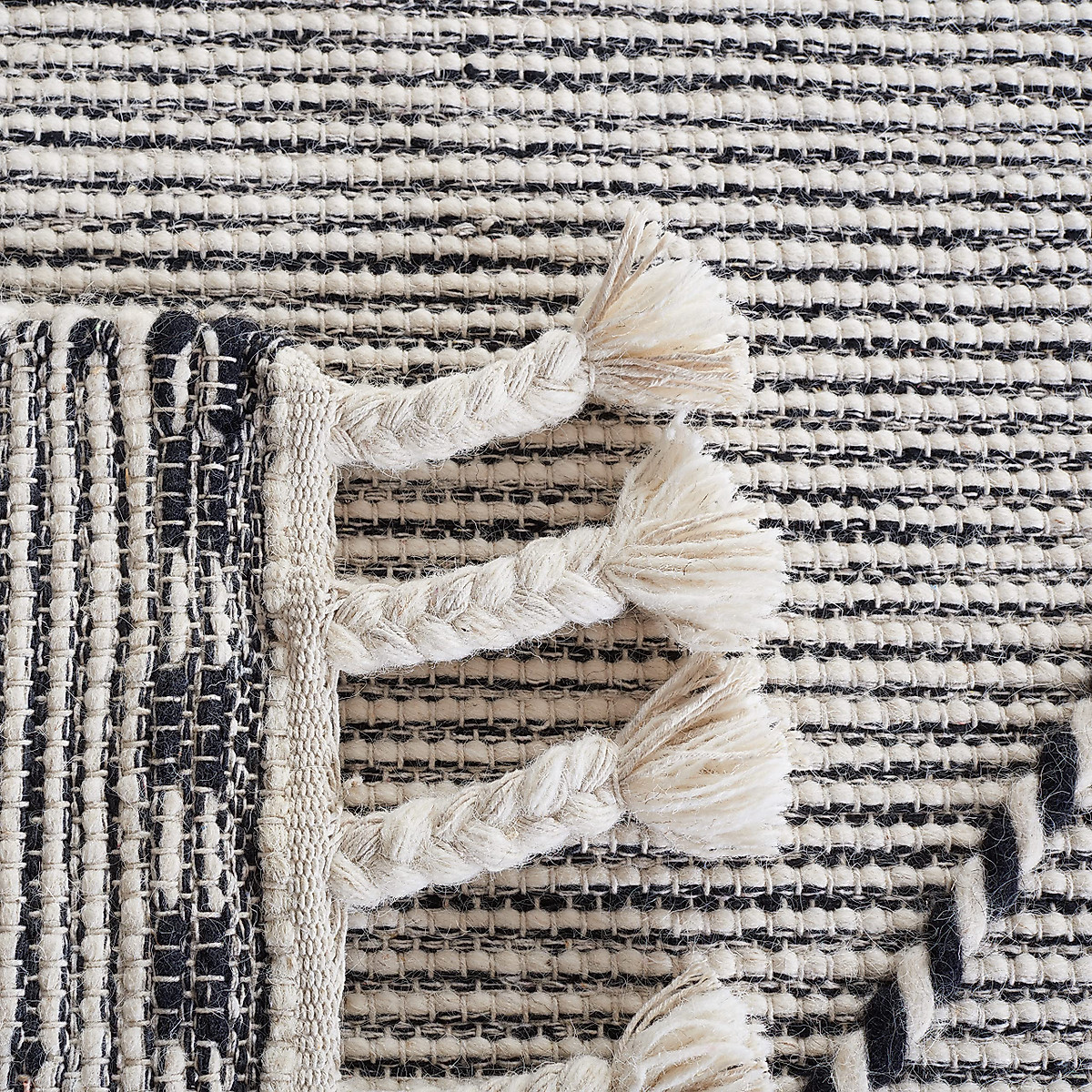 Safavieh Vermont Collection Accent Rug - 4' x 6', Ivory & Black, Handmade Moroccan Boho Braided Tassel Wool, Ideal for High Traffic Areas in Entryway, Living Room, Bedroom (VRM160Z)