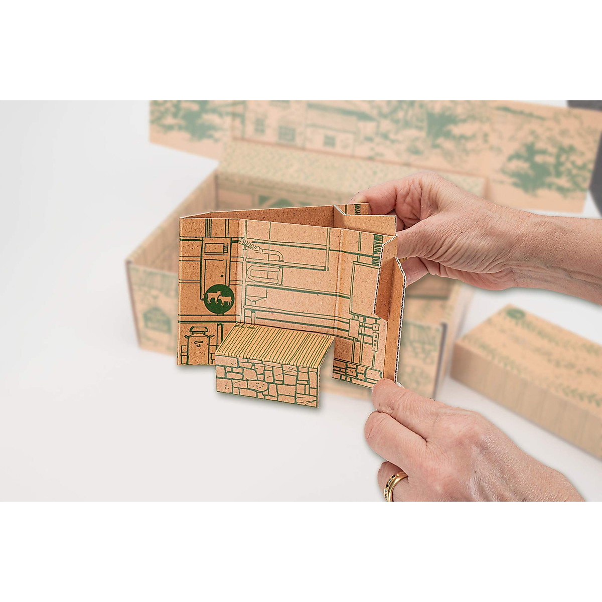 Britains Farm in a Box, Farm Playset for Kids, Multicolor, 3 Years and Up