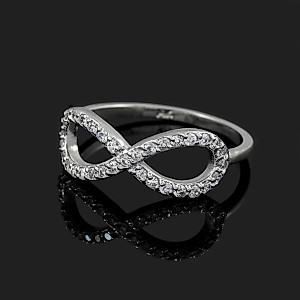 10k White Gold Diamond Infinity Ring (7.5)