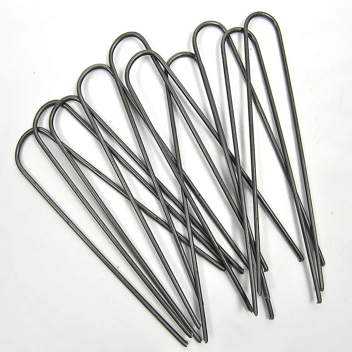 Easy Gardener Fabric & Garden Staples Commercial Grade Attaches Landscape Fabric and Turf to Soil (4.5 inches x 1 inch) 11 Gauge Reusable Garden Staple, 20 Pack