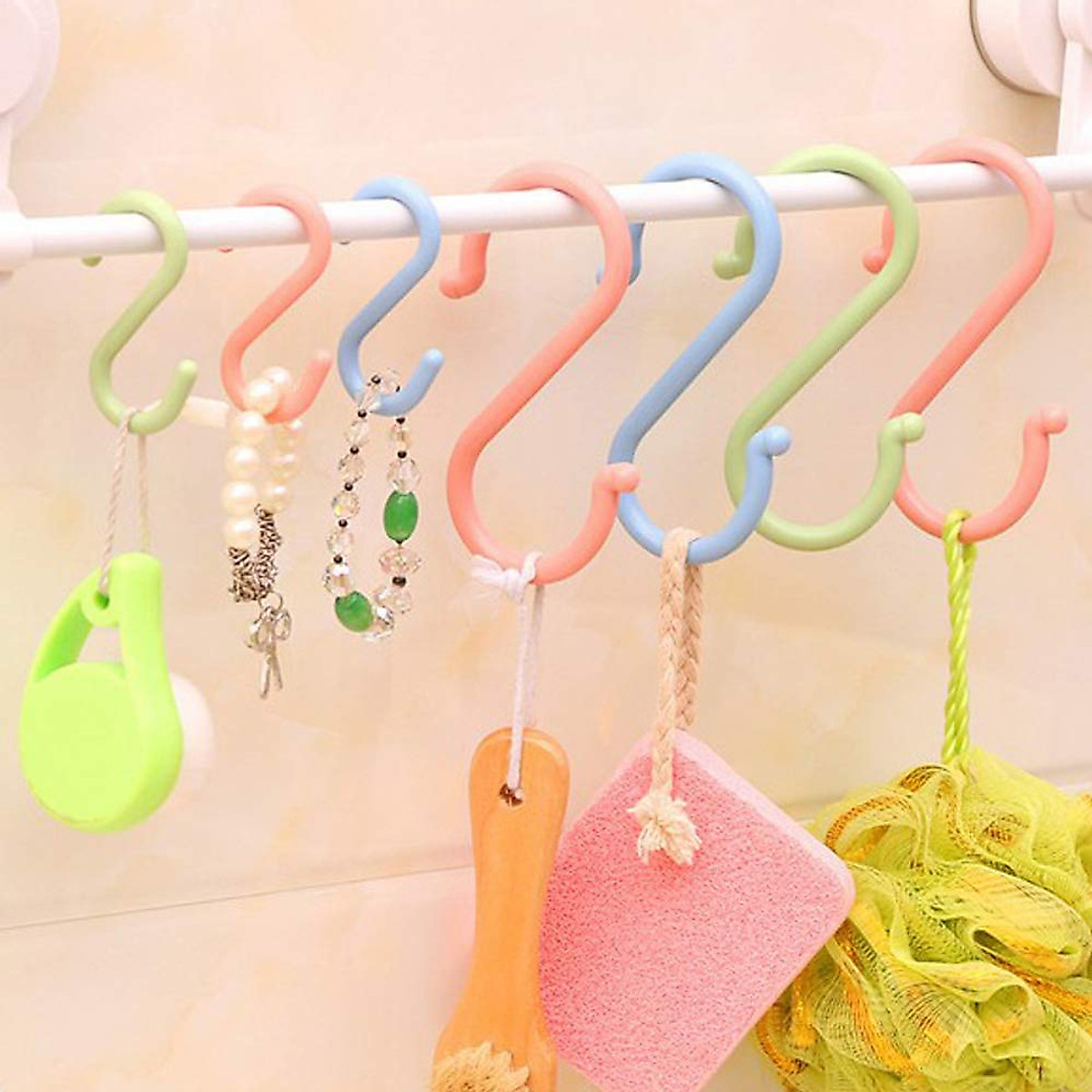 S-Shaped Hooks, Plastic Clothes Hangers Multi-Purpose Storage Racks Portable Key Holders, Durable Hanging Hooks Bathroom Organizers(4Pcs Pink L)