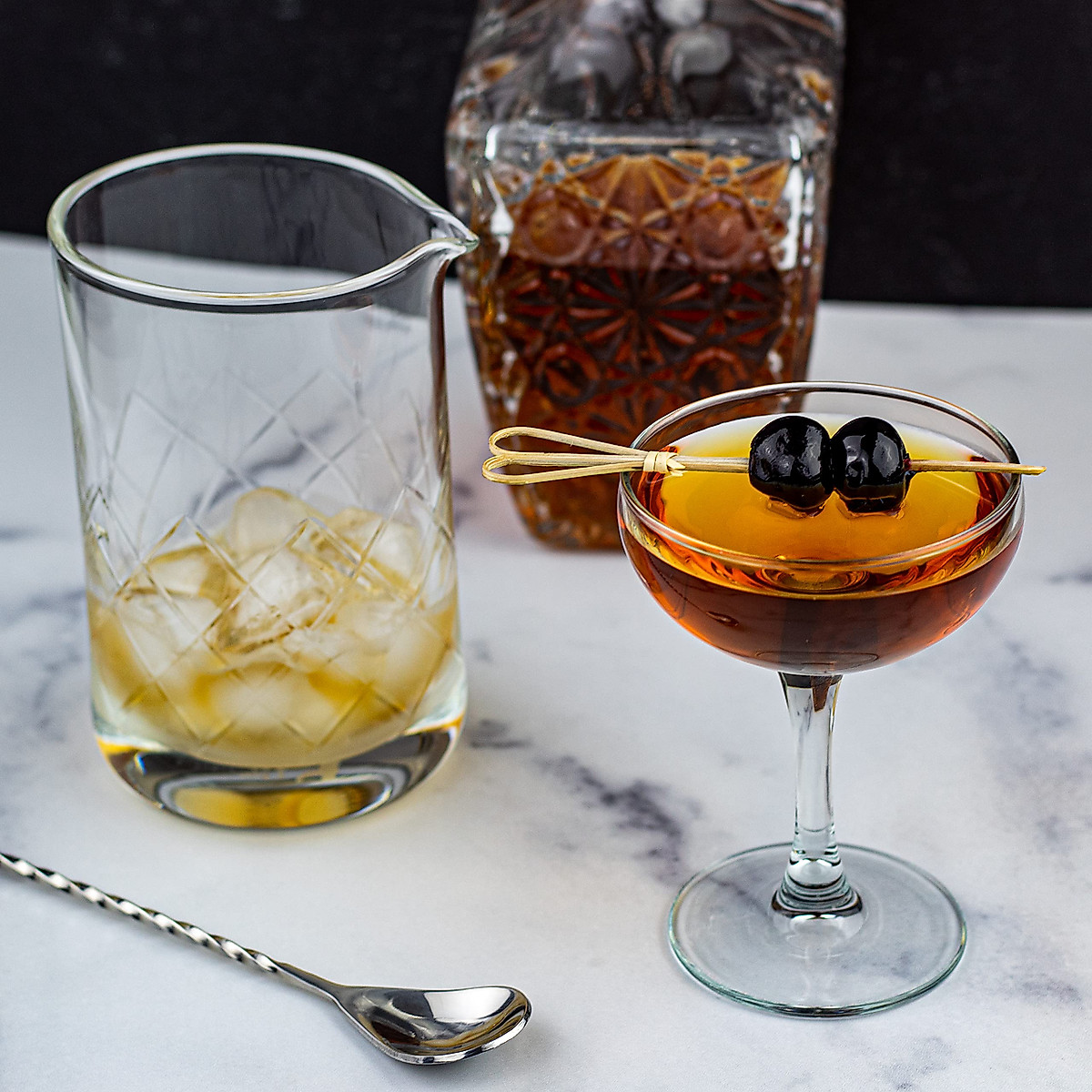 The Art of Craft Cocktail Mixing Glass: 18oz/ 550ml Seamless Crystal Mixing Glass with Thick Weighted Bottom for Home Bars and Professional Bartenders