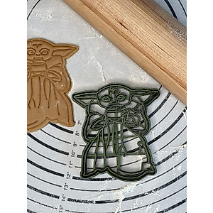 Premium Star Wars Exclusive The Mandalorian Baby Yoda Grogu With Soup Bowl Cookie Cutter Mold 4-Inch-Scale Produced by 3D Kitchen Art