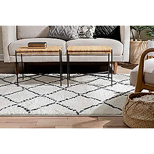 Well Woven Panto Ivory Moroccan Shag Diamond Trellis Pattern Area Rug (5'3" x 7'3")