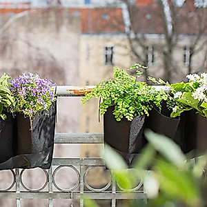 Navaris Hanging Outdoor Planters - Pack of 4 Plant Hangers for Balcony Deck Patio Porch Railing Garden Plants Herbs Flowers - 3 Pocket Felt Planters