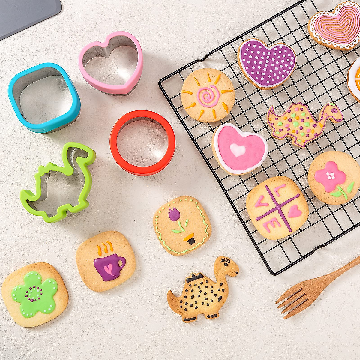 Sandwich Cutter for Kids 22 Piece (MEDIUM), Nifogo Cookie Cutters and Sealer Set, Bread Decruster Pancake Maker Heart Square Circle Dinosaur Shape DIY Mold for Boys Girls