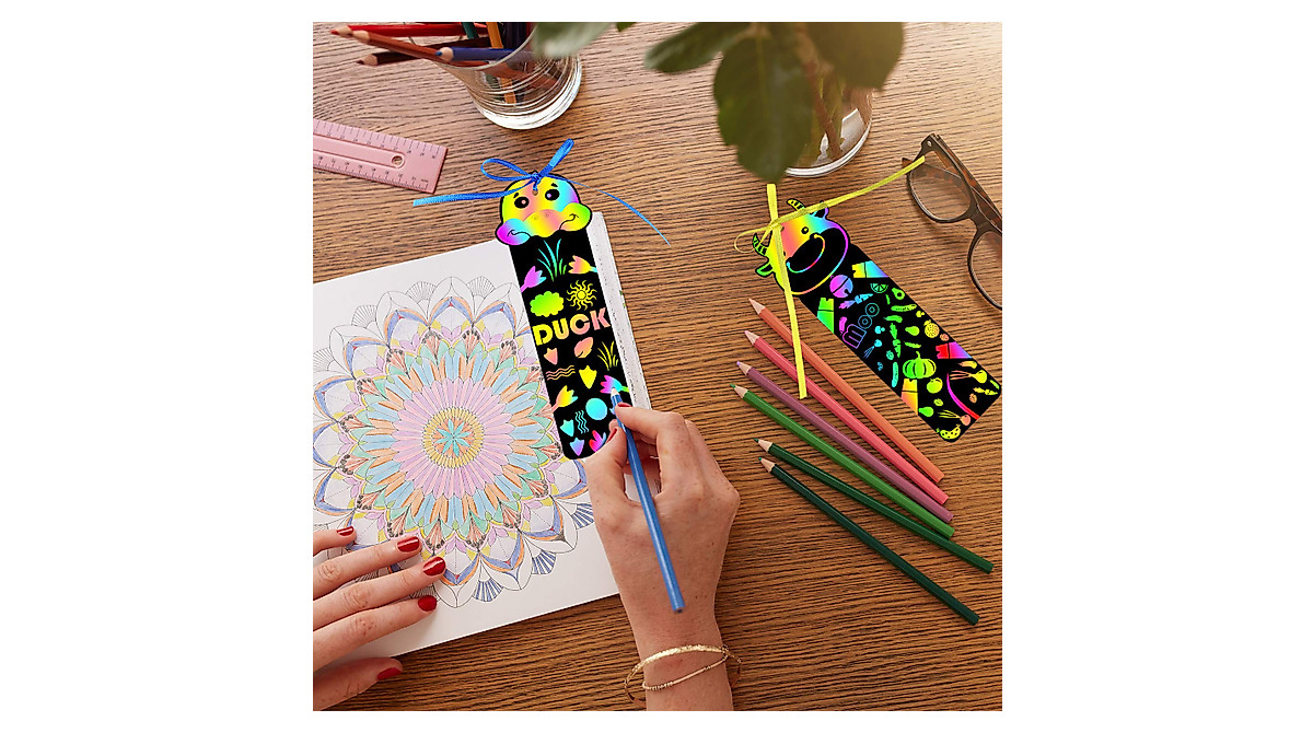 Blulu 100 Pieces Animal Scratch Bookmarks for DIY Fun