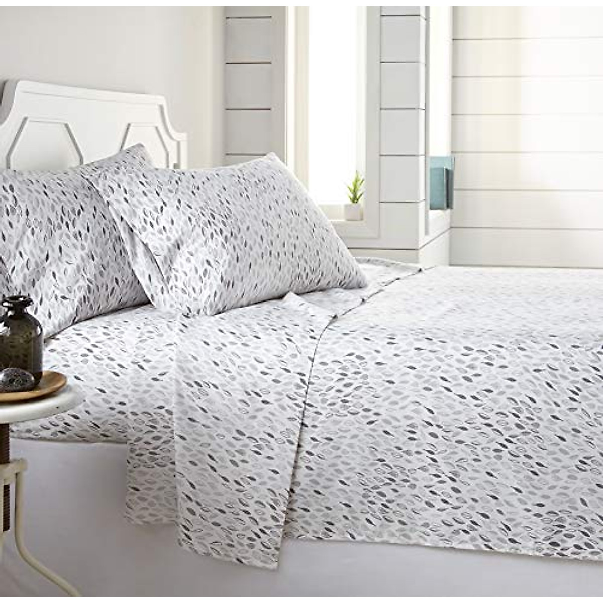 Southshore Fine Living, Inc. Botanical Leaves Collection, 4-Piece, 14-Inch Deep Pocket Sheet Set, Shrinkage Free with 1 Flat Sheet, 1 Fitted Sheet, 2 Pillowcases, White with Grey Leaves, King