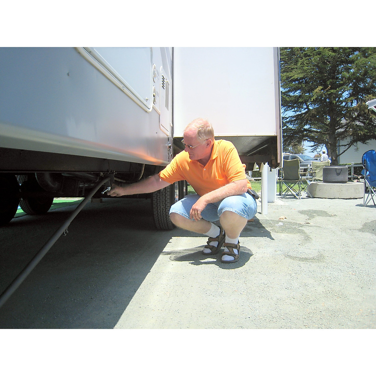 SteadyFast Stabilizer for 5th Wheels, Travel, and Camper Trailers Without Auto Leveling - 2 Foot Plates- Item A