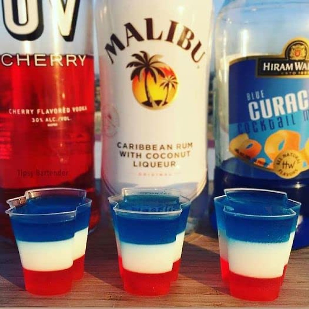 50 EZ-Squeeze Jello Shot Cups With Lids - 2 oz Max Capacity-New and Improved Design 2019 - Jello Shot Cups With Lids Stack-able - Easy To Squeeze -Fun For All Occasions