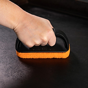 Blackstone 5060 Grill & Griddle Kit 8 Pieces Premium Flat Top Grill Accessories Cleaner Tool Set-1 Stainless Steel 6" Scraper, 3 Scouring Pads, 2 Cleaning Bricks, and 1 Handle, Black