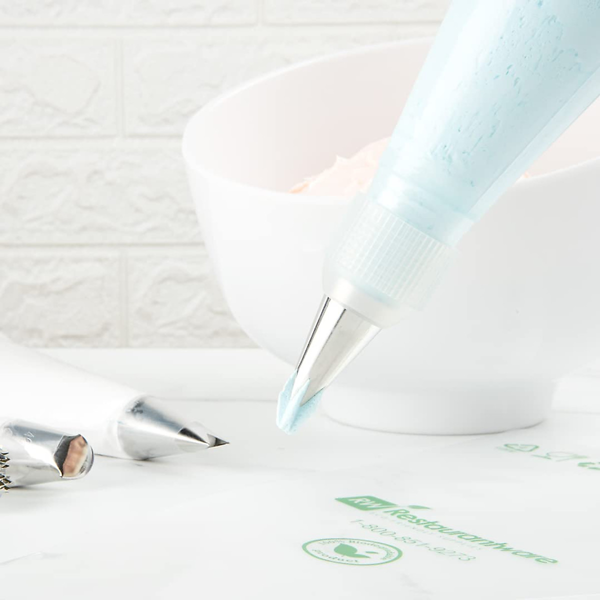 Restaurantware Pastry Tek Piping Tip 1 Open Star Decorating Tip - #1M Dent-Resistant Stainless Steel Icing Tip Dishwasher-Safe Decorate Cupcakes Cakes or Cookies