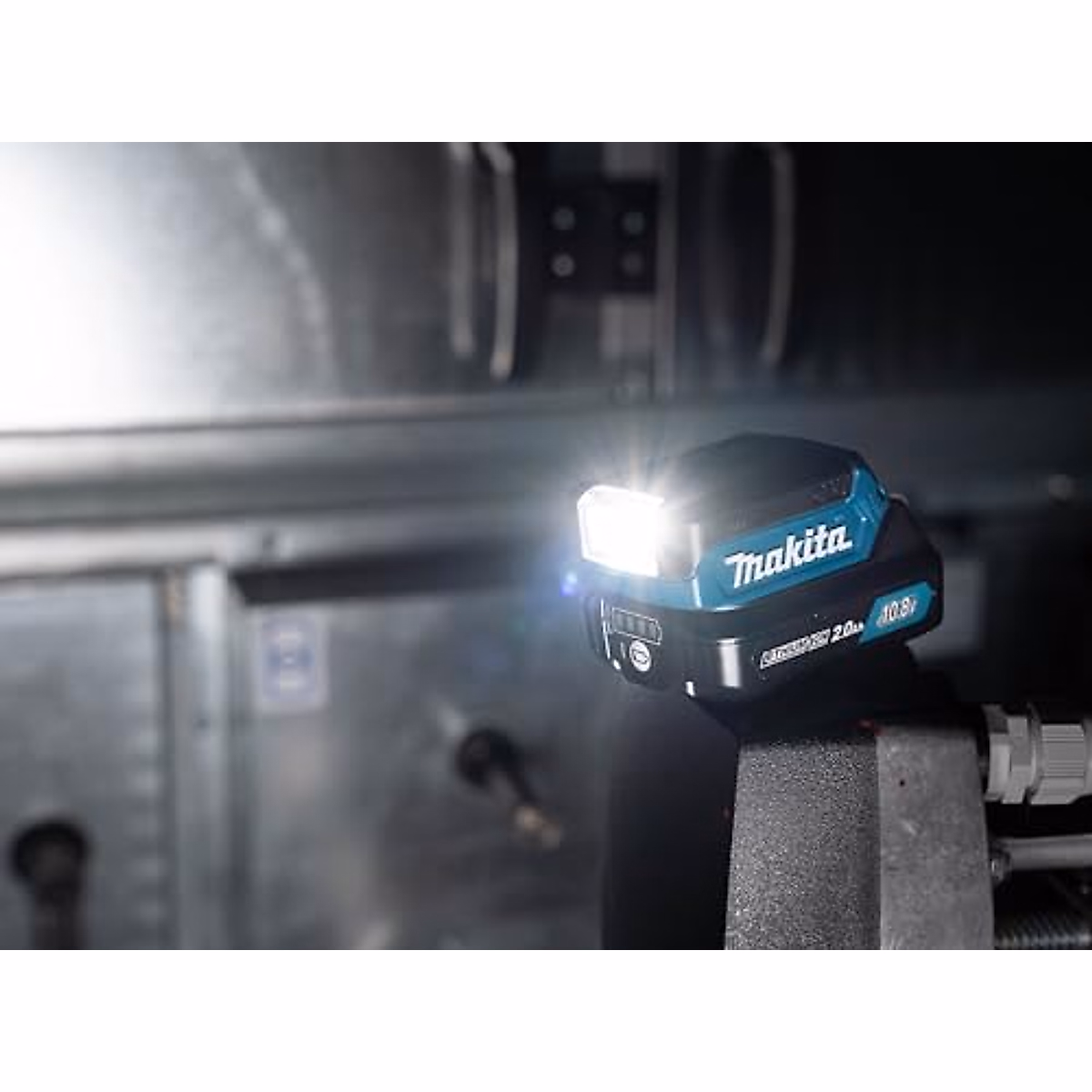 Makita ML103 12V MAX CXT Lithium-Ion Cordless L.E.D. Flashlight