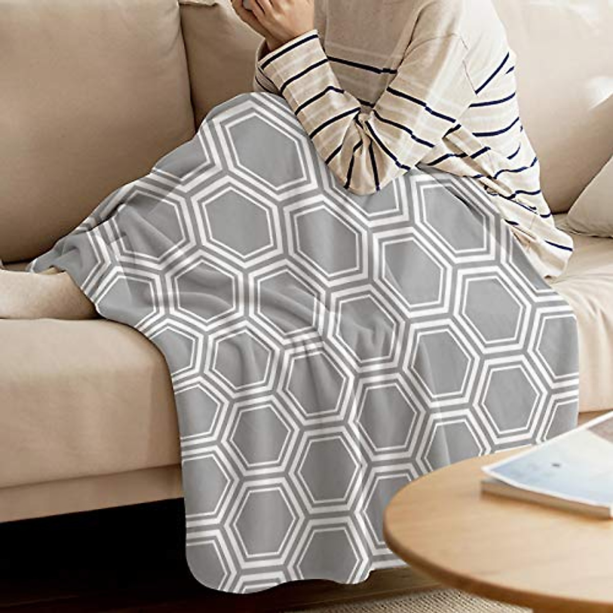applebless Fleece Throw Blanket Hexagon Pattern Breathable Cozy Warm Flannel Plush Blanket Geometric Lightweight Fluffy Fuzzy Throw Blanket for Bed/Couch/Car (60 x 80 inch)