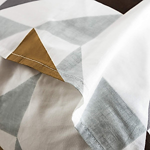 SUSYBAO 100% Cotton Pillowcases Queen Size Set of 2 Gray Triangle Geometric Print Bed Pillow Covers Envelope Closure End Pillow Protectors Hotel Quality Soft Durable Easy Care, 20 in x 26 in