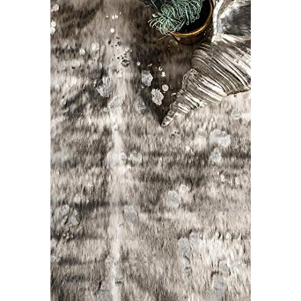 nuLOOM Bravo Spotted Faux Cowhide Area Rug, 5' x 6' 7", Grey