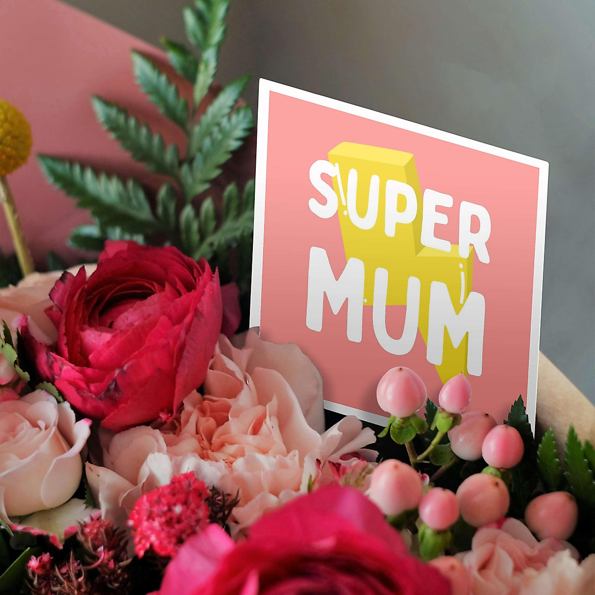 3dRose Greeting Card - Energetic Mom Super Mom Birthday and Mothers Day Greeting Gift Rosette - Mom Birthday