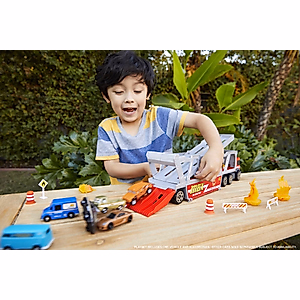 Matchbox Toy Cars, Fire Rescue Hauler Playset with 1:64 Scale Fire Truck & 8 Accessories, Storage for 16 Vehicles