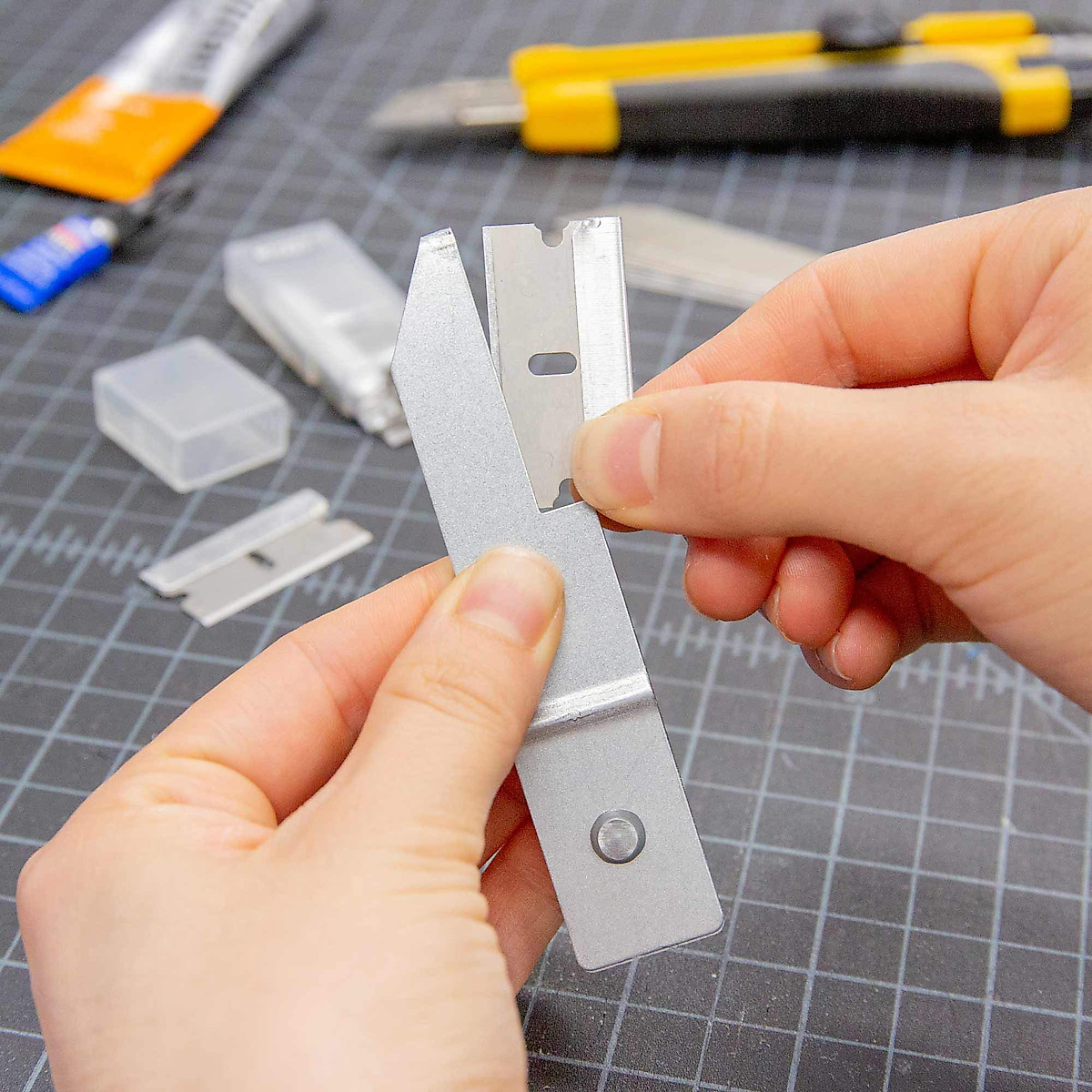 BAZIC Single Edge Razor Blades, Safety Straight Edge Razors, Box & Carton Cutter Replacement Refill, Glass & Paint Scraper Razor (8/Pack), 1-Pack