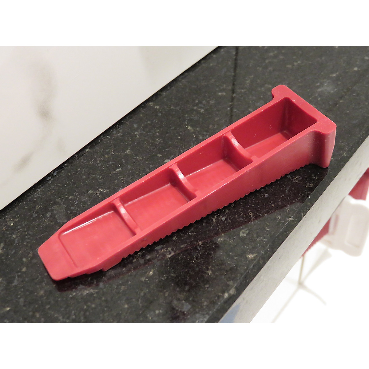 T-Lock - 100 red wedges PERFECT LEVEL MASTER - Professional Anti lippage Tile leveling system - (white T-Lock clips spacers not included and sold separately) by Tile Master