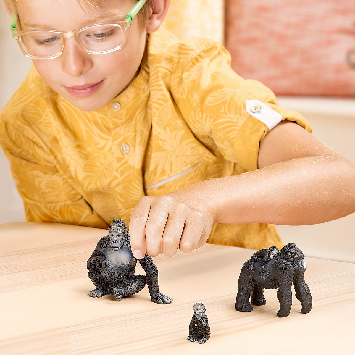 Terra by Battat – 4 Pcs Gorilla Toys Family Set – Realistic Gorilla Figurines – Zoo Animal Toys for Kids and Toddlers 3+ – Plastic Jungle Animals