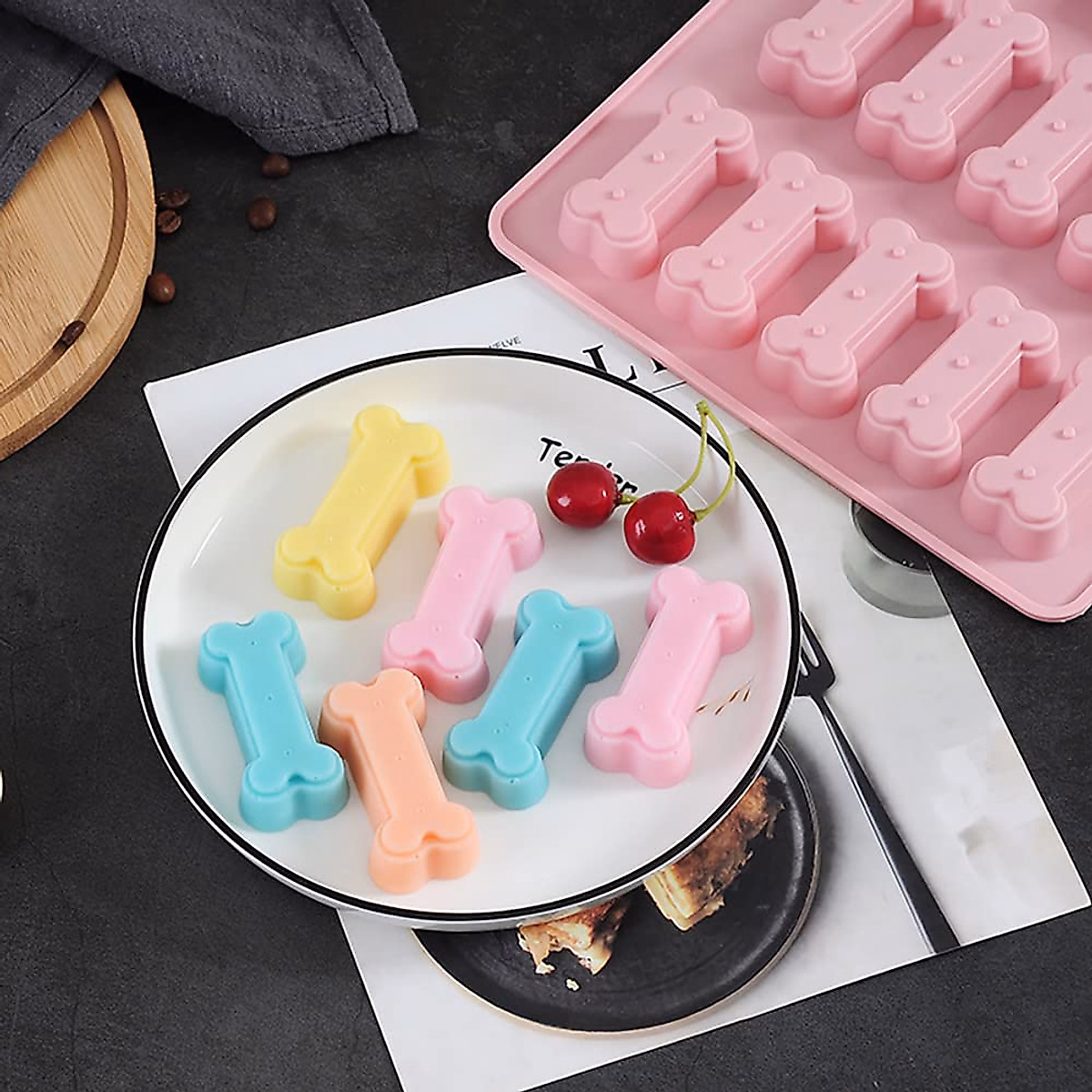 1 Pcs Dog Birthday Silicone Bone Shape Molds, 15-Cavity, Reusable Ice Candy Fudge Jelly Chocolate Cookies Trays DIY Baking Tools, Safe for Home Kitchen Party Supplies - Pink
