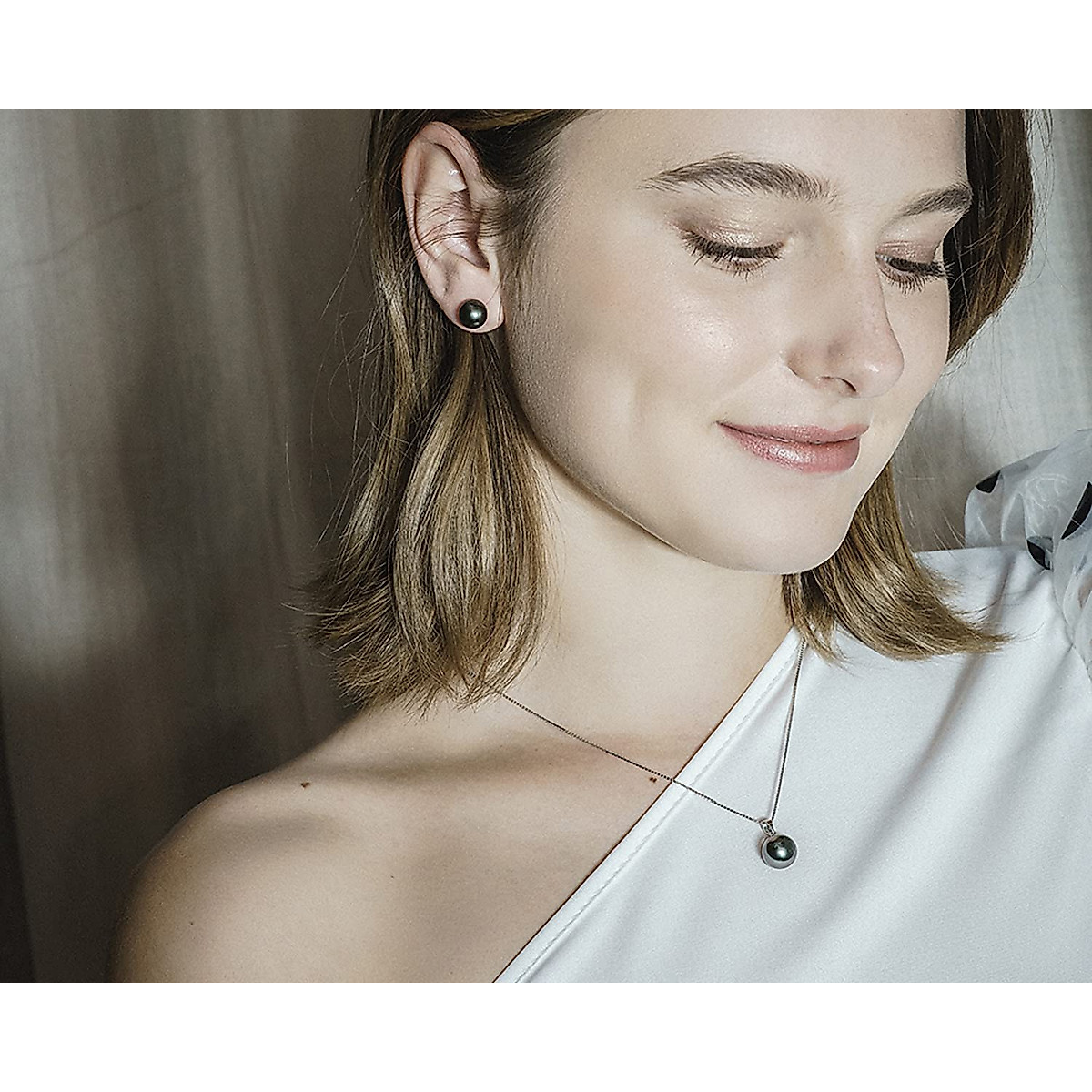 DENGGUANG 18K Gold Natural Round Cultured Black Pearl Stud Earrings for Women, 8-9mm High Luster Tahitian South Sea Cultured Pearl Earrings - White Gold