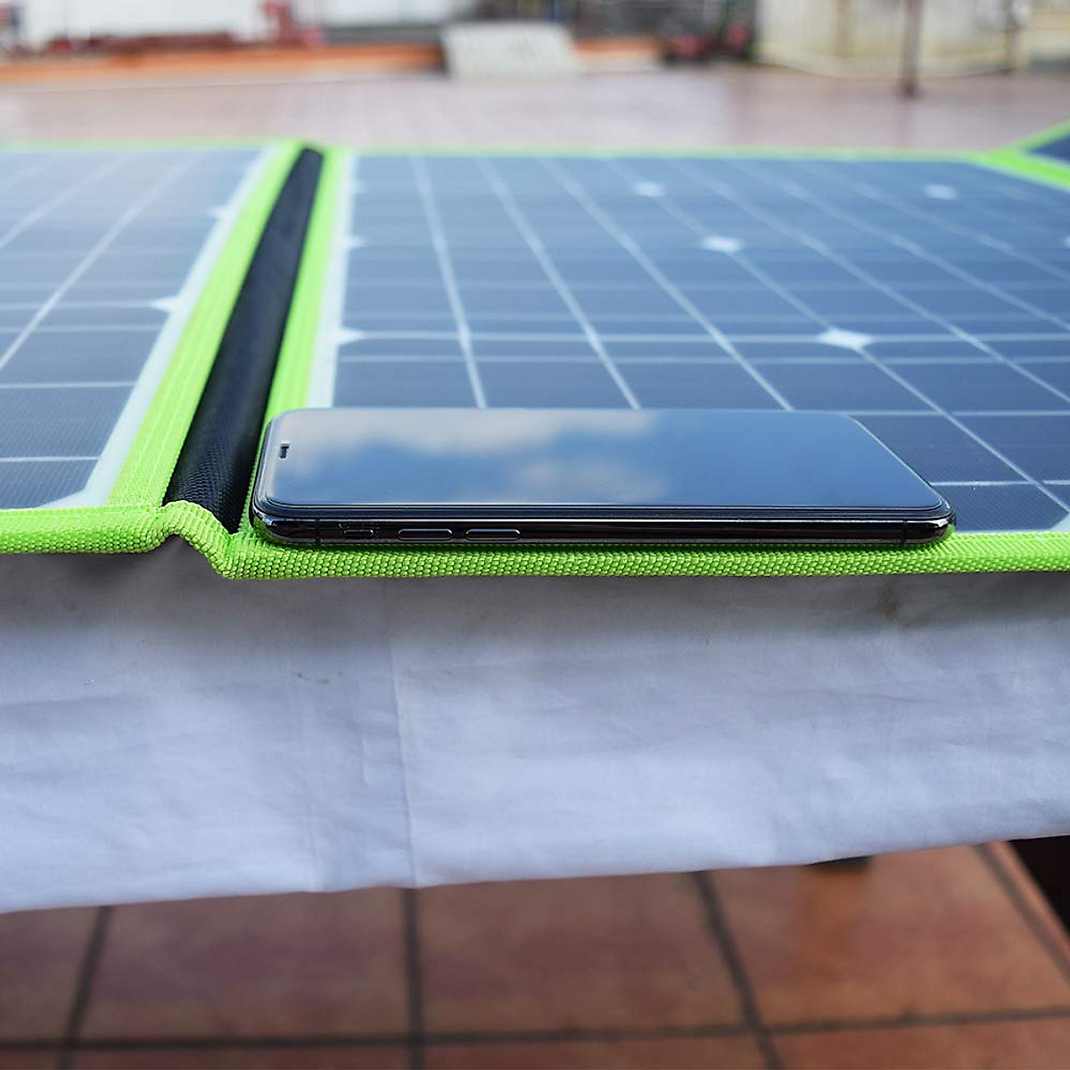 XINPUGUANG Foldable Solar Panel 200W 12V Portable Solar Charger with 20A Charge Controller for Battery Power Station Camping Travel RV Van Outdoor