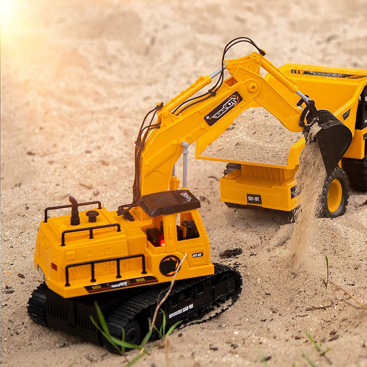 Top Race 7 Channel Full Functional RC Excavator, Battery Powered Electric Remote Control Construction Tractor with Lights and Sound (TR-111), Construction Trucks, RC Construction Vehicles, Big Truck