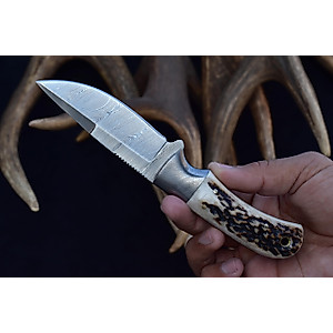 Knives Ranch Handmade All-Rounder Damascus Steel 7-1/2" Knife with Red Stag Antler Handle and Heavy-Duty Cow Leather Horizontal Carrying Cowboy Style Sheath (2142-SG)