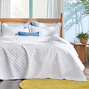Bedsure California King Quilt Set - Lightweight Summer Quilt Cal King - White Bedspreads California King Size - Bedding Coverlets for All Seasons (Includes 1 Quilt, 2 Pillow Shams)