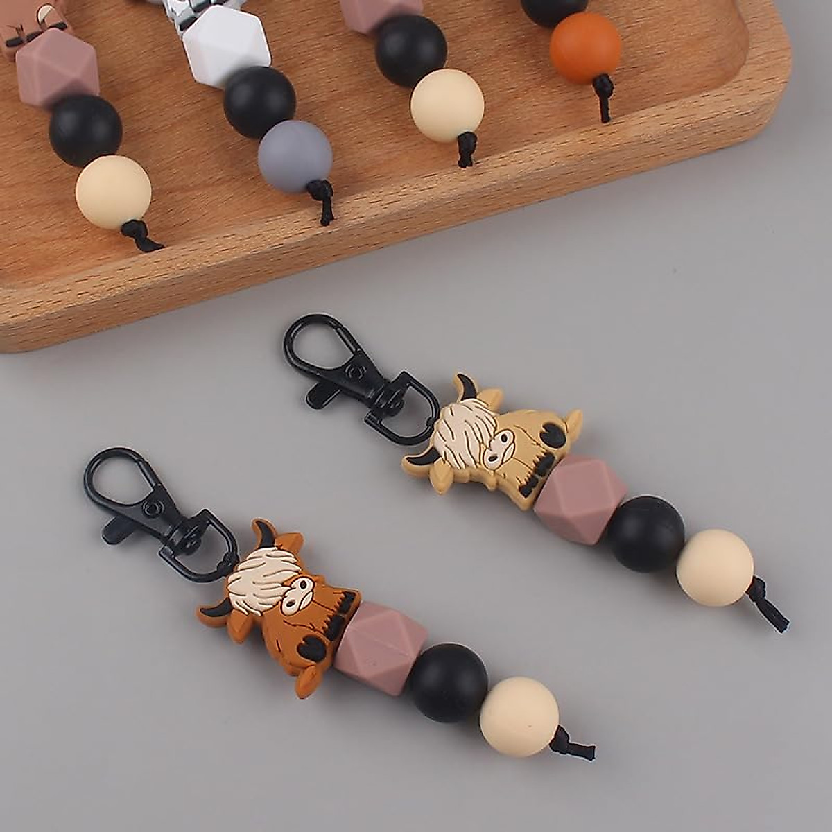 Cowgirl Cowboy Gifts Wristlet Keychain Bracelet Retro Cute Highland Cattle Silicone Bead Tassel Keyring Pendants Charm Accessories for Women Bag Car Key Western Country Cow Yak Jewelry