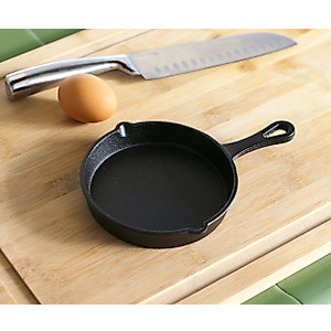 MYETCHEY Personalized Engraved Cast Iron Pan, Customized Cast Iron Skillet, Pre-Seasoned Cast Iron Pan, Cooking Pan for Stovetop, Baking Pan, Kitchen Tool, Wedding Gift (Campbell)