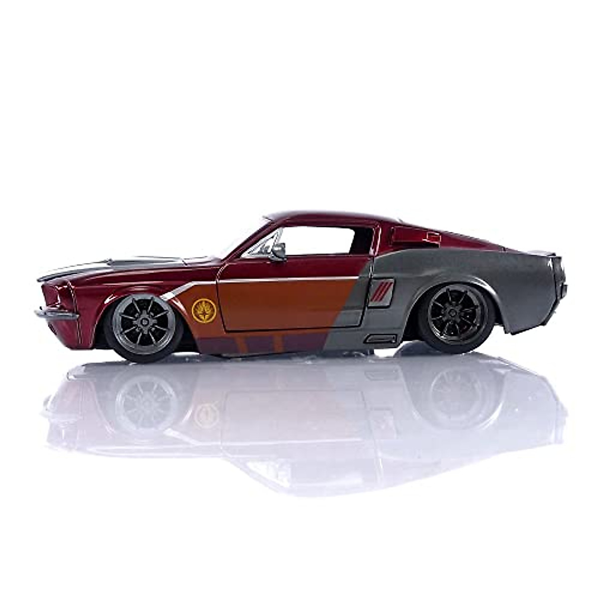Jada Toys Marvel Guardians of The Galaxy 1:24 1967 Shelby GT500 Die-cast Car with 2.75" Star-Lord Figure