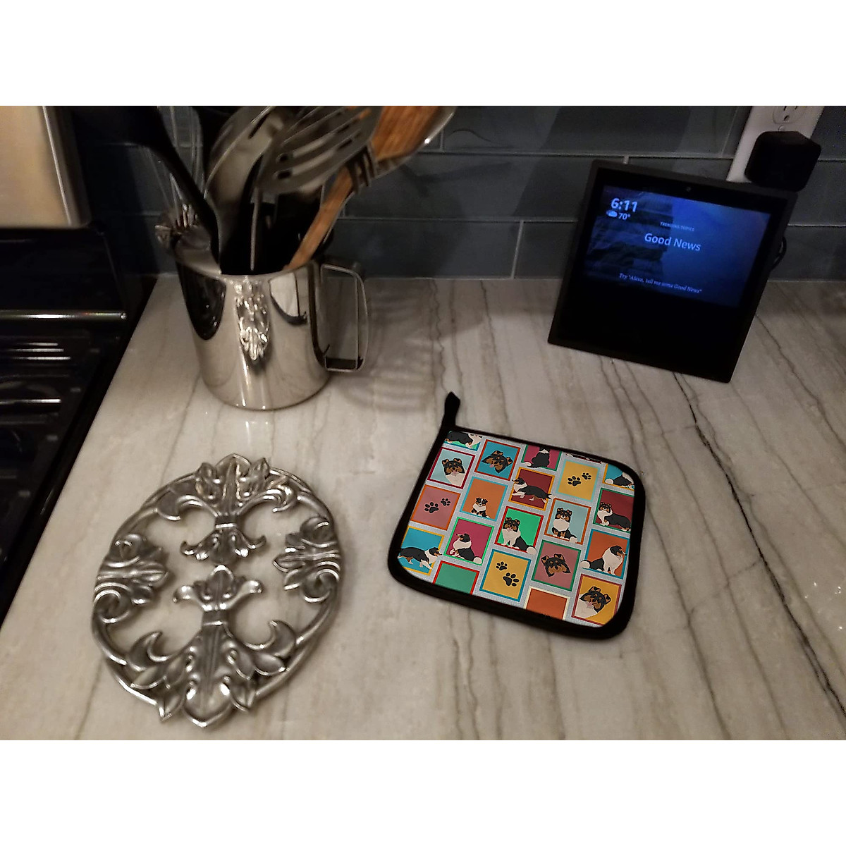 Caroline's Treasures MLM1172PTHD Lots of Tricolor Sheltie Pair of Pot Holders Kitchen Heat Resistant Pot Holders Sets Oven Hot Pads for Cooking Baking BBQ, 7 1/2 x 7 1/2