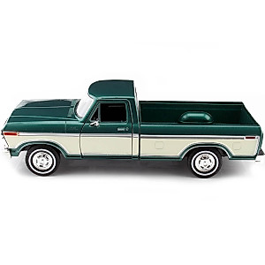 Motormax 1:24 1979 Ford F-150 Pickup Truck