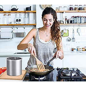 Oggi Stainless Steel Jumbo Grease Container with Removable Strainer and Snug Lid. Perfect container for fryer oil, bacon drippings, lard and ghee oil. Large capacity can - 1 Gall / 4 Qt / 3.75 Lt