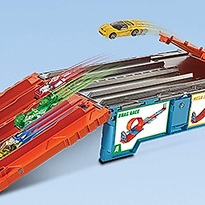 Hot Wheels Race Crate with 3 Stunts in 1 Set Portable Storage Ages 6 to 10