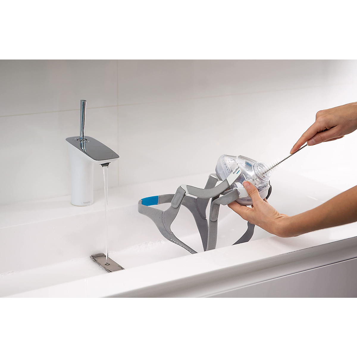 CPAP Tube Cleaning Brush by Snugell - Tube and CPAP Mask Cleaning Brush - Standard 22mm Tubing Diameter - Clean Exterior and Interior of Tubing and Mask - Flexible Brush (84 in) - Handy Brush (7 in)