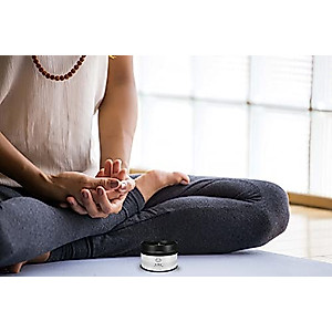 Lucir Store Healing Chakra Crystal Candles Set with a Surprise Chakra Crystal Wand | Set of 7 x Scented Candles with Crystals, Surprise Crystal Wand | E-Book Included