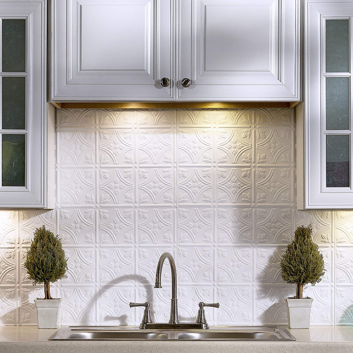 FASÄDE Traditional Style/Pattern 1 Decorative Vinyl 18in x 24in Backsplash Panel in Matte White (5 Pack)