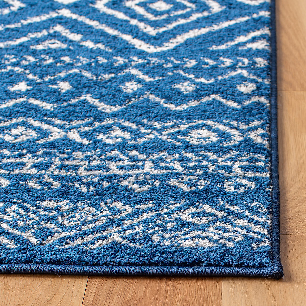 SAFAVIEH Tulum Collection Area Rug - 9' x 12', Navy & Ivory, Moroccan Boho Distressed Design, Non-Shedding & Easy Care, Ideal for High Traffic Areas in Living Room, Bedroom (TUL267N)